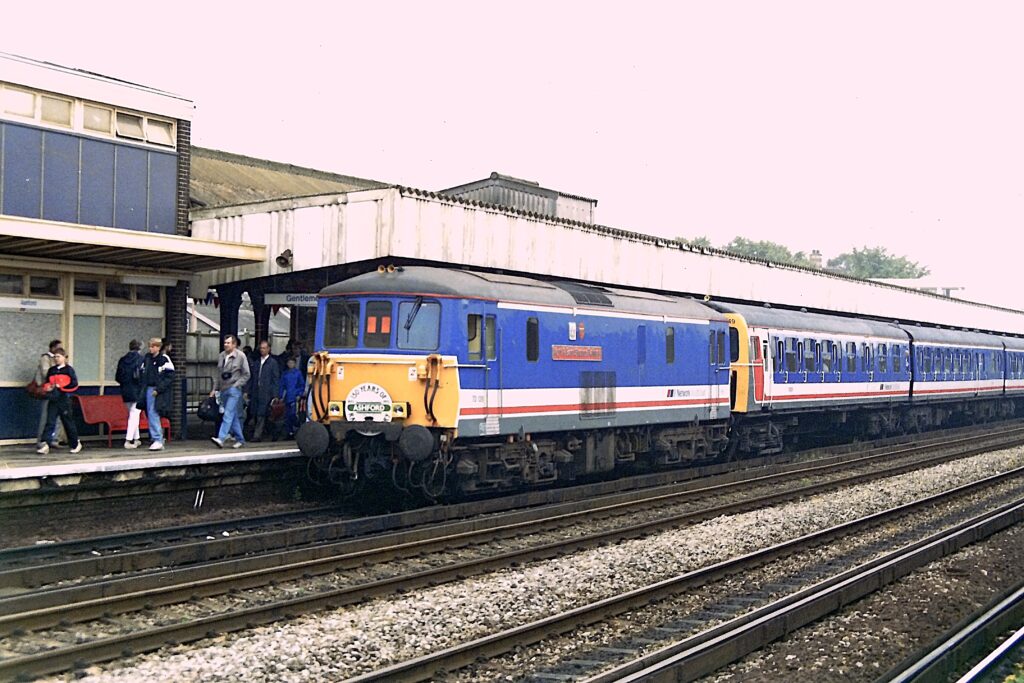 Class 465908 Receives Network SouthEast Livery - Welcome to GRES